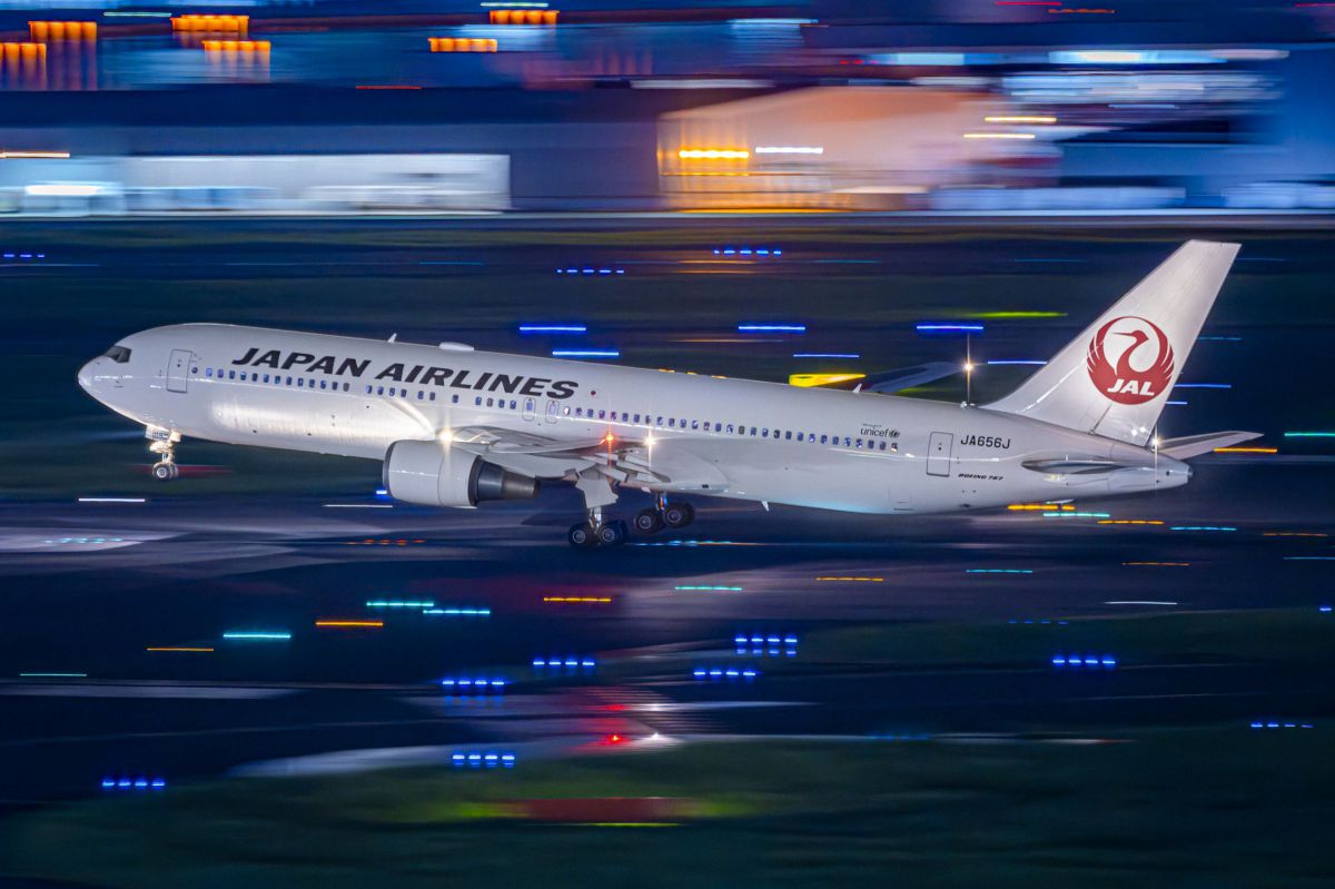 飛び立つJAL機 | GANREF