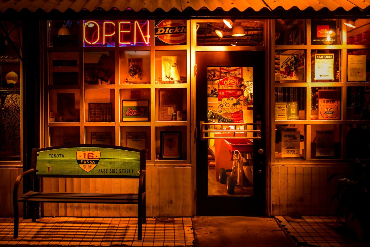 show window | GANREF