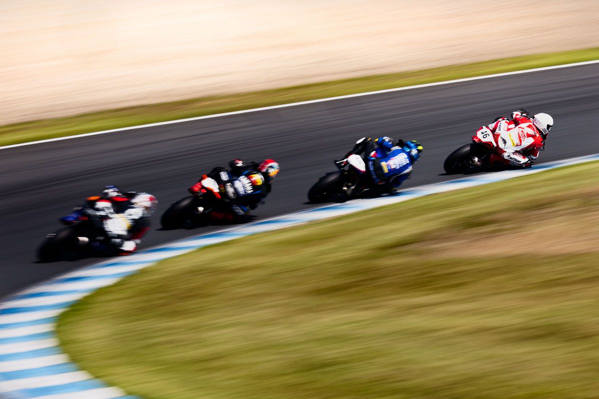 Stand up, flat out. | GANREF