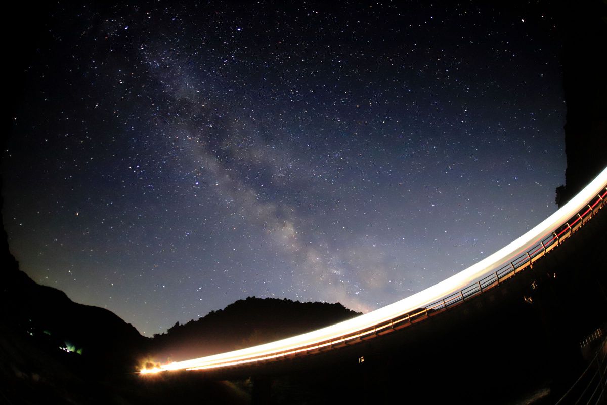 Light trail | GANREF