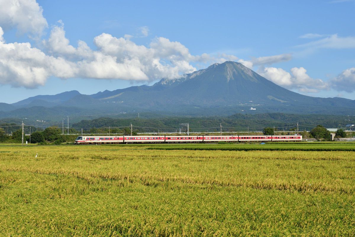 稲刈り時期の大山と381 | GANREF