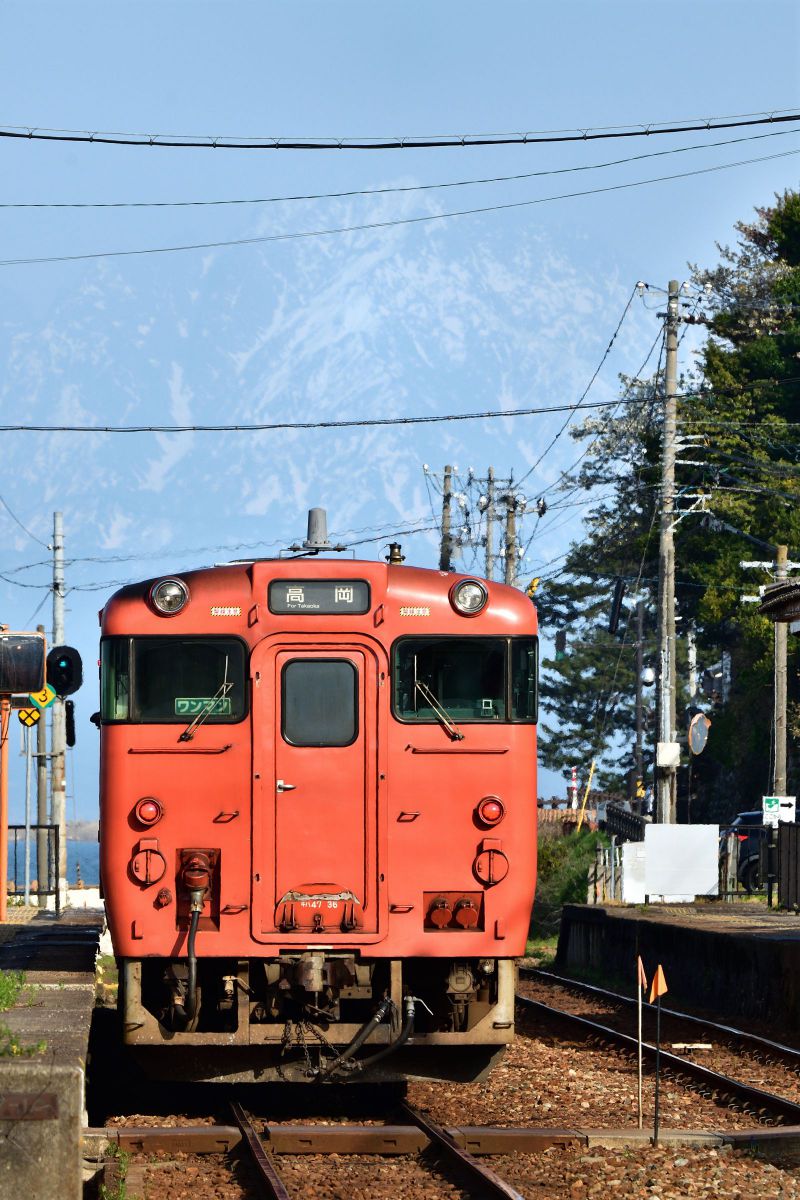 雨晴駅と立山連峰 | GANREF