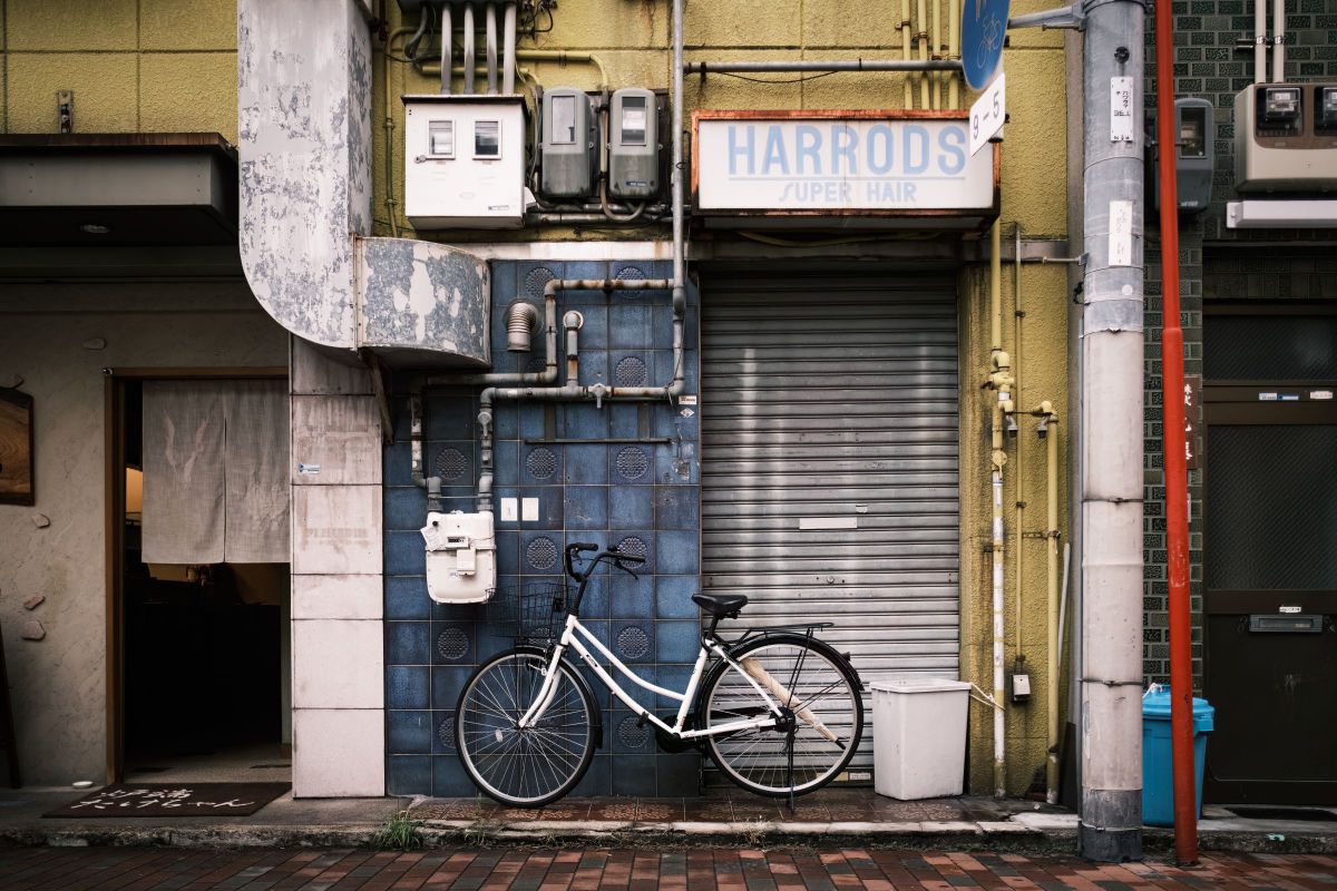 Still Corners | GANREF