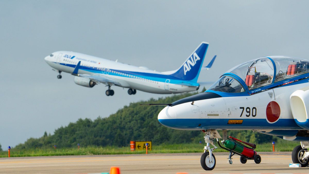 blueimpulse with 室屋 | GANREF