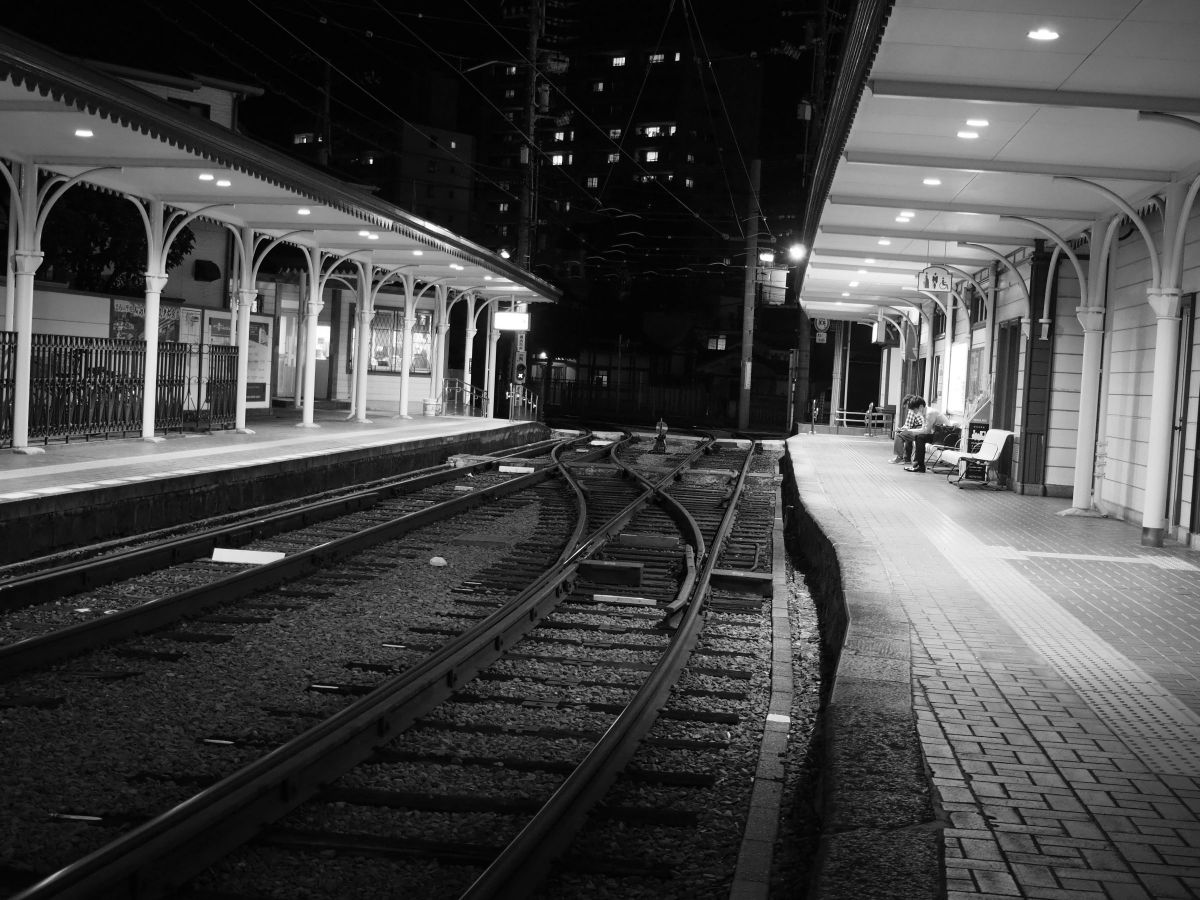 platform waiting for train | GANREF