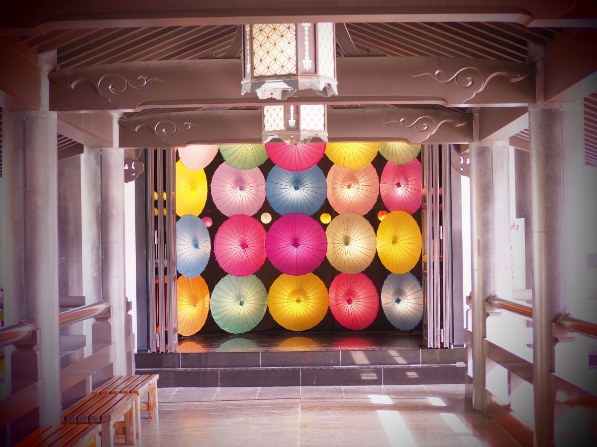 Welcome with Japanese umbrella art | GANREF