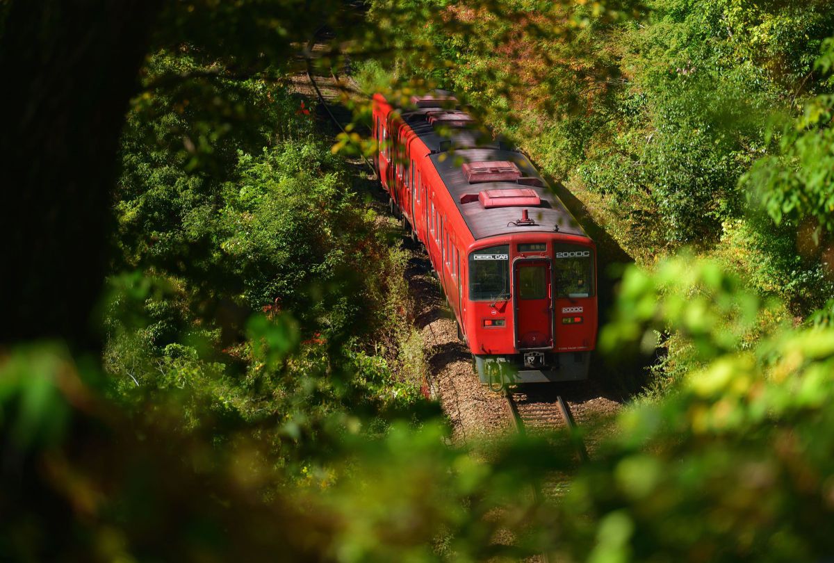 山の赤はキハ200 | GANREF