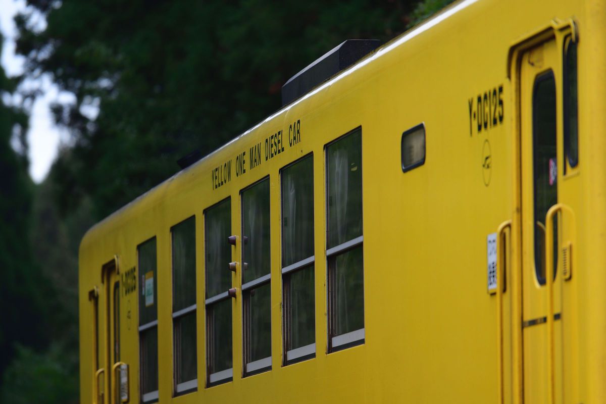 YELLOW ONE MAN DIESEL CAR | GANREF