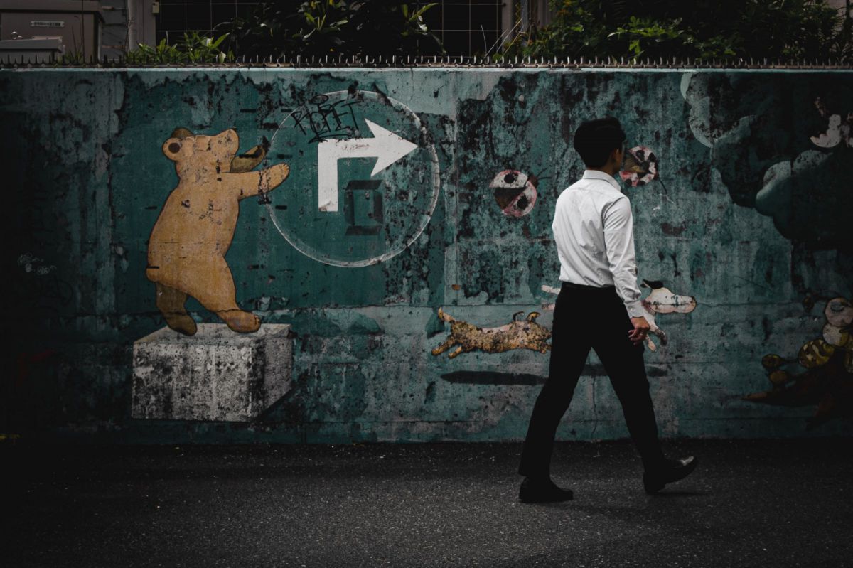 turn right. | GANREF