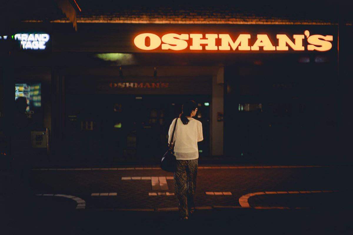 Right or left? | GANREF