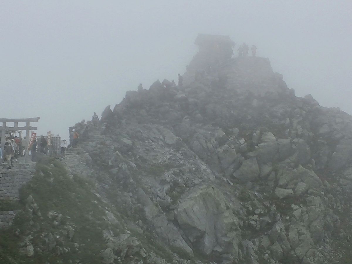 かすむ頂上 | GANREF