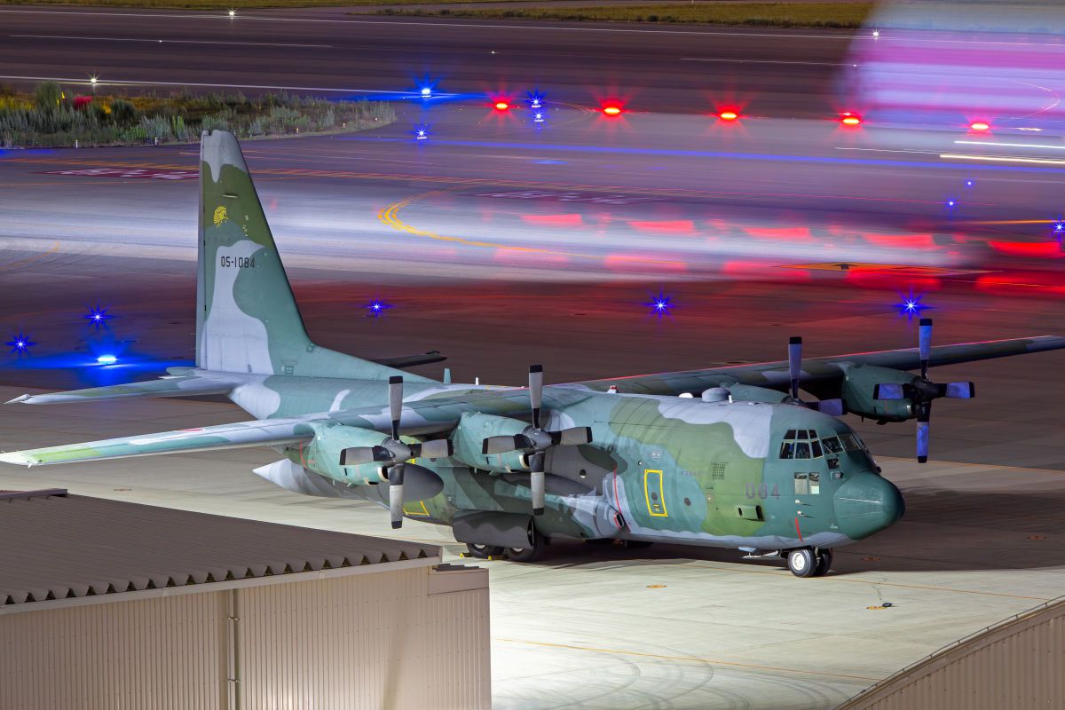 キラキラの中のC-130 | GANREF