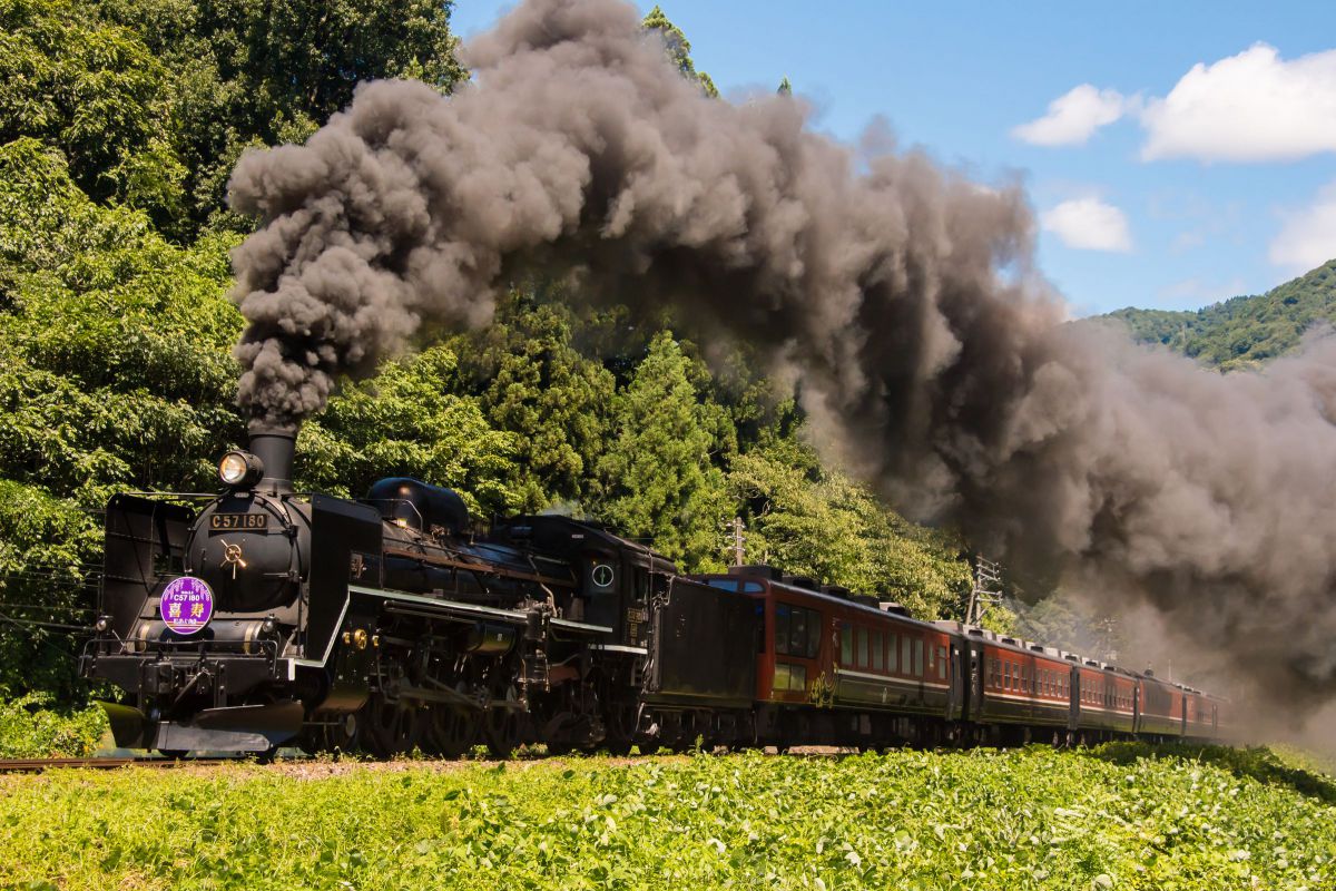 23.08.11-1 JR磐越西線 C57 180 SLばんえつ物語 | GANREF