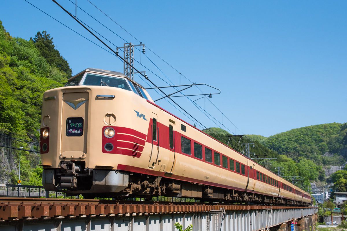 JR伯備線 381系やくも 3 (国鉄色やくも) | GANREF