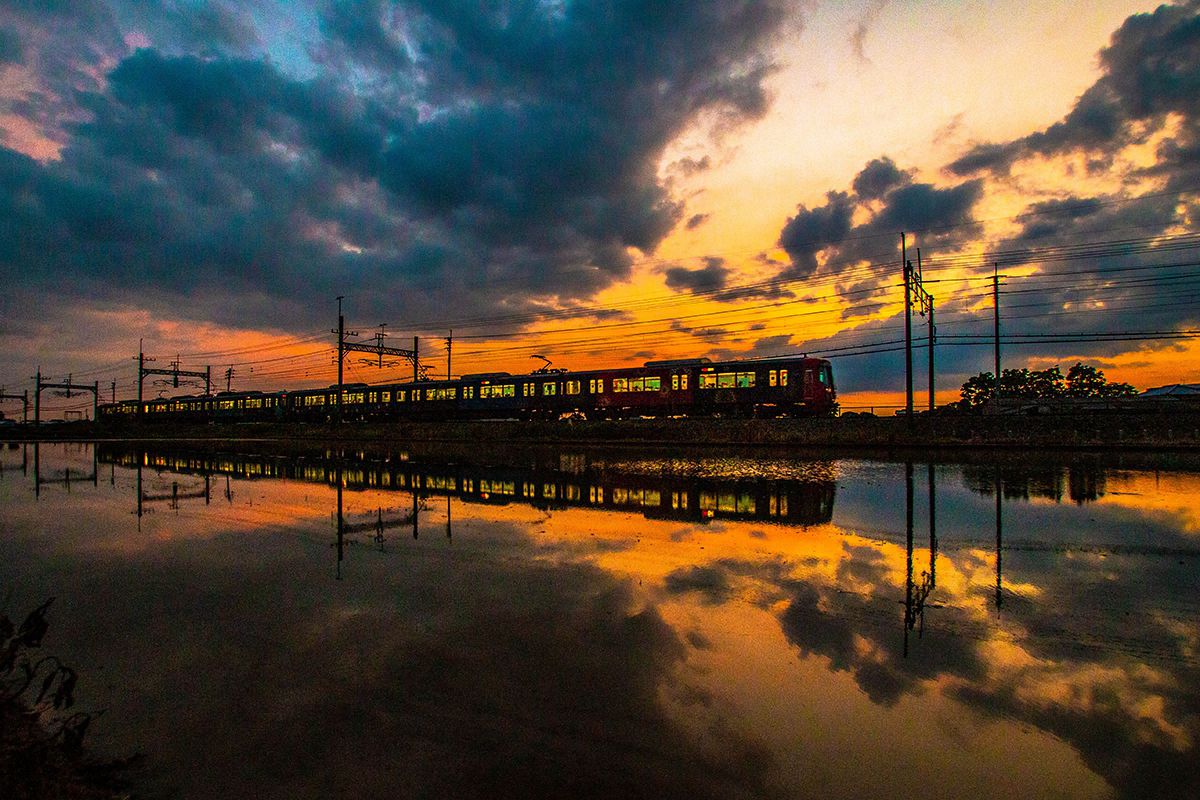 夕暮れ電車 | GANREF