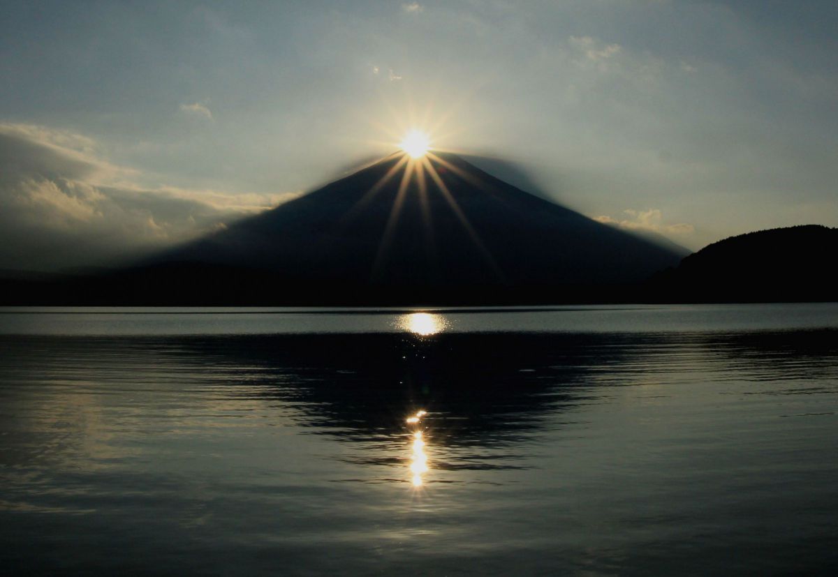 山中湖からのダイヤモンド富士 | GANREF
