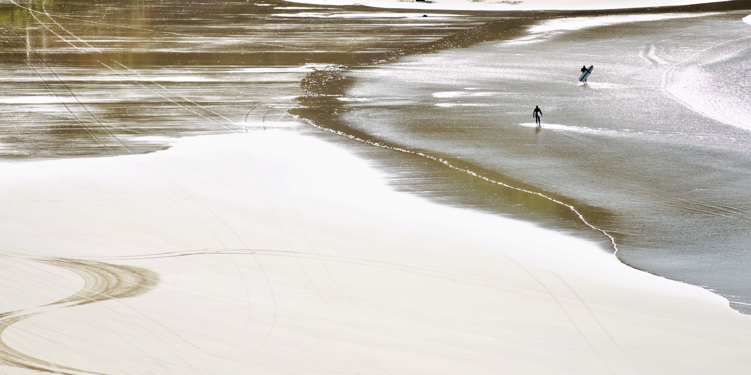 Between the Waves | GANREF