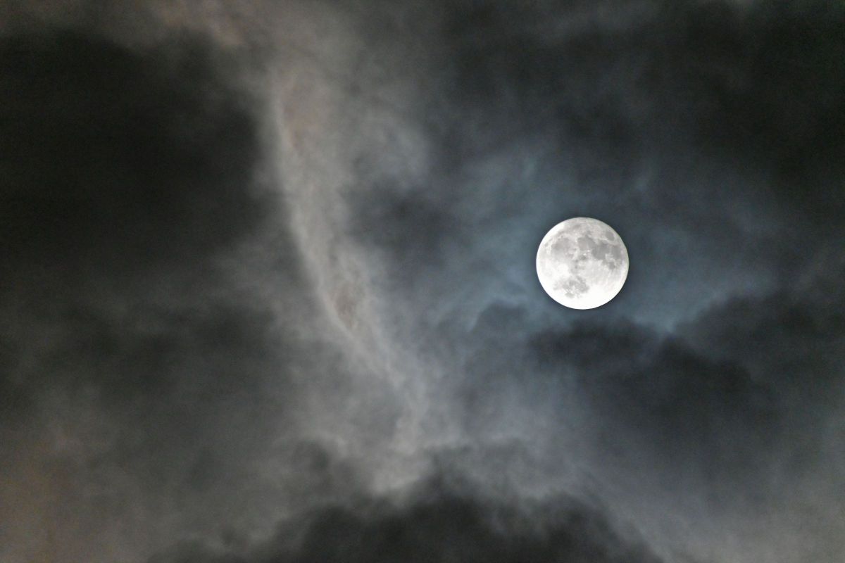 Dramatic moon.jpg | GANREF