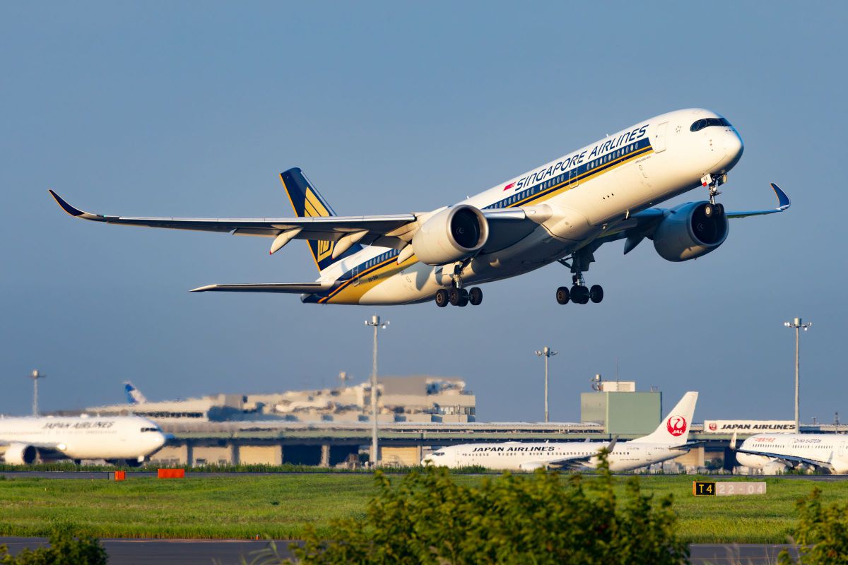 SQ633 taking off | GANREF