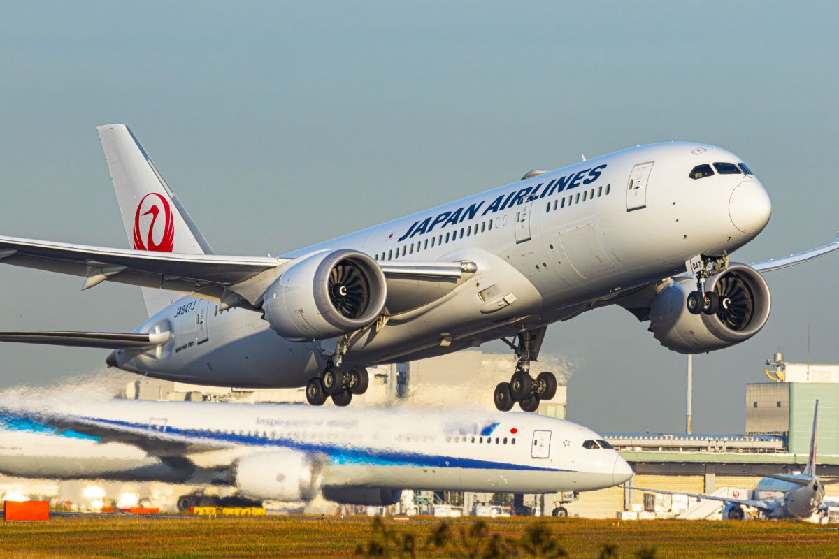 JAL B787 Take Off | GANREF