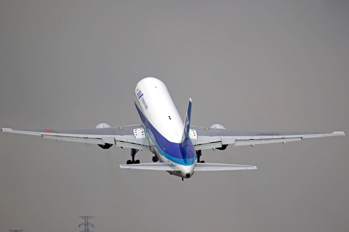 曇天に向かう767 | GANREF