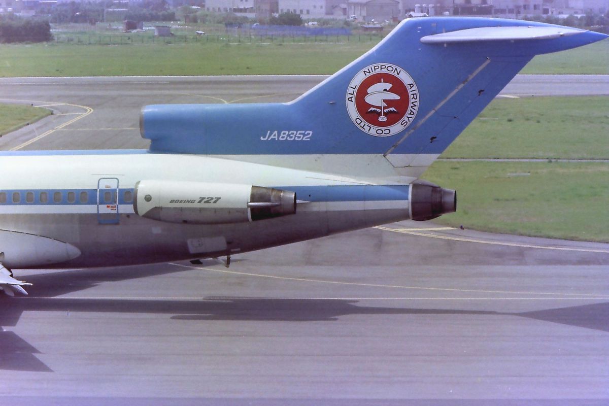 JA8352 BOEING727 | GANREF