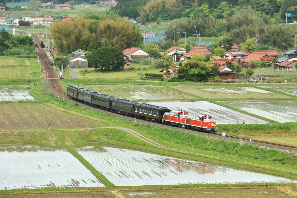 DE10重連～田園を走る | GANREF