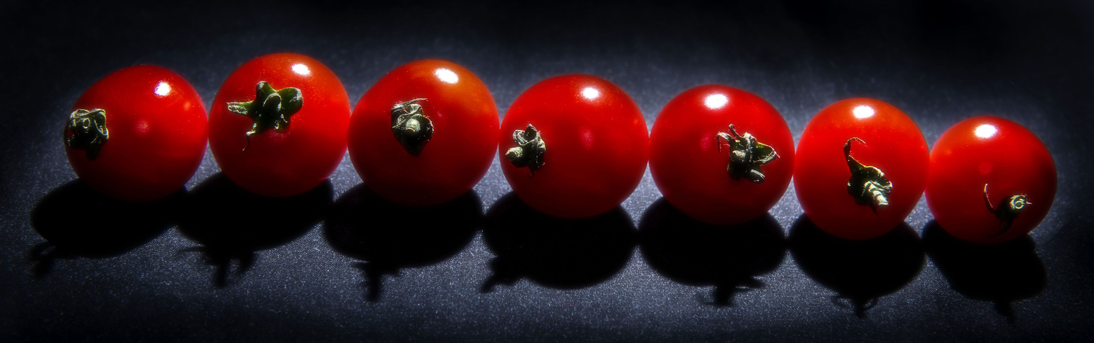 Seven tomatoes | GANREF