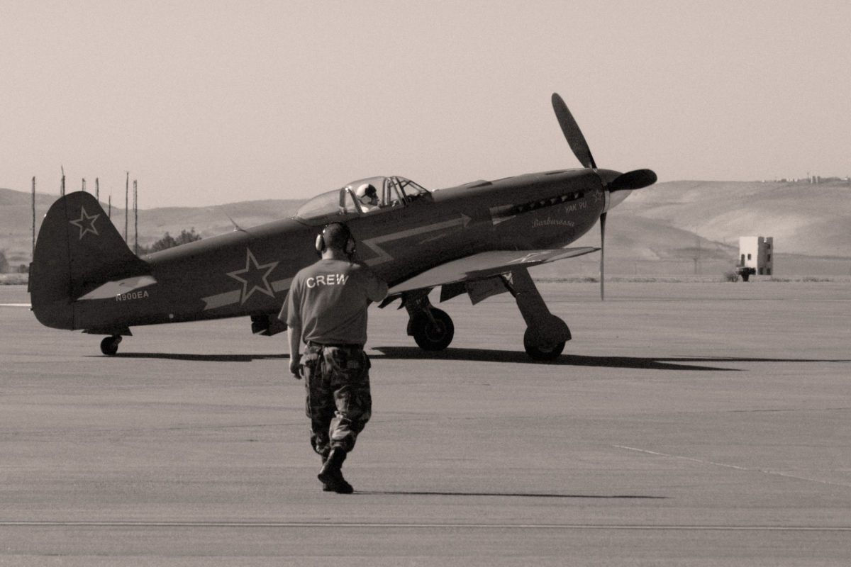 ちょっとセピアで／Yak-9 | GANREF