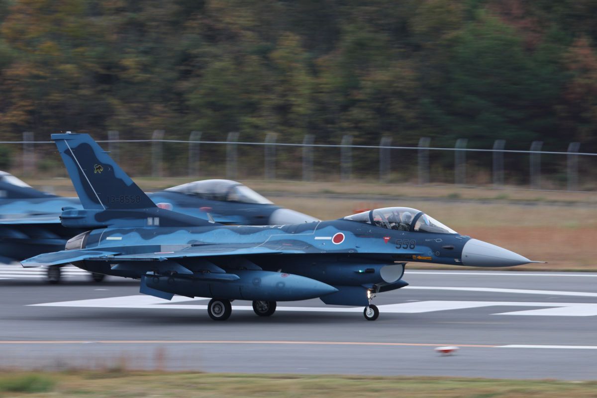 駆け出す／F-2 | GANREF