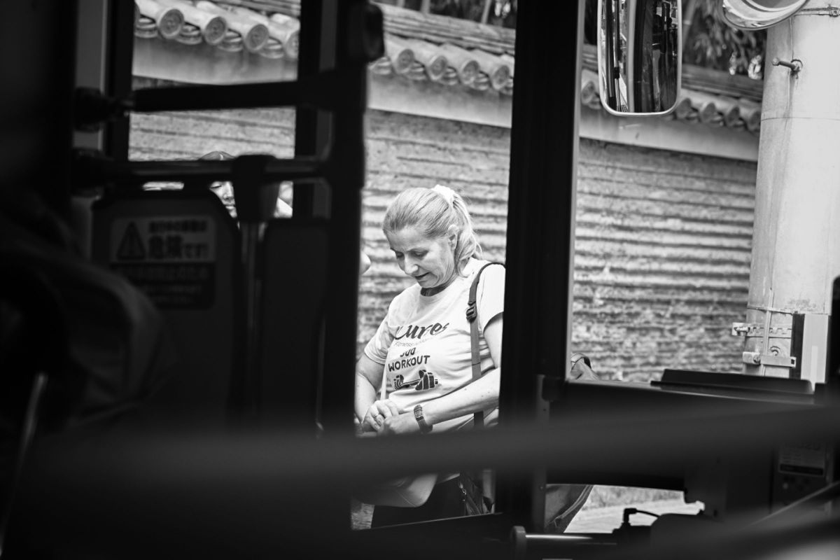 "Lost in Transit"（移動の狭間で迷う） | GANREF