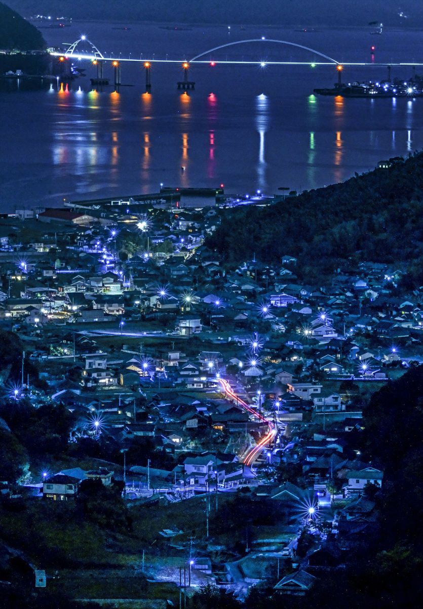 BlueLight Town | GANREF