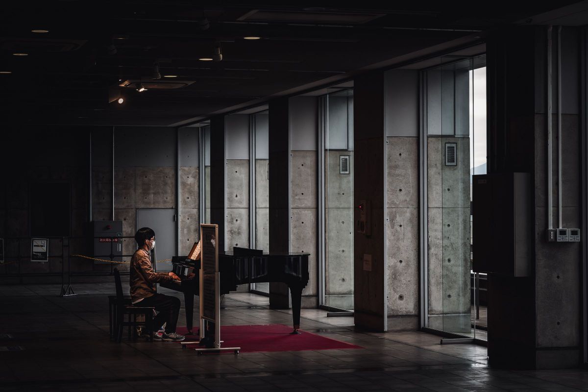 one-person stage | GANREF