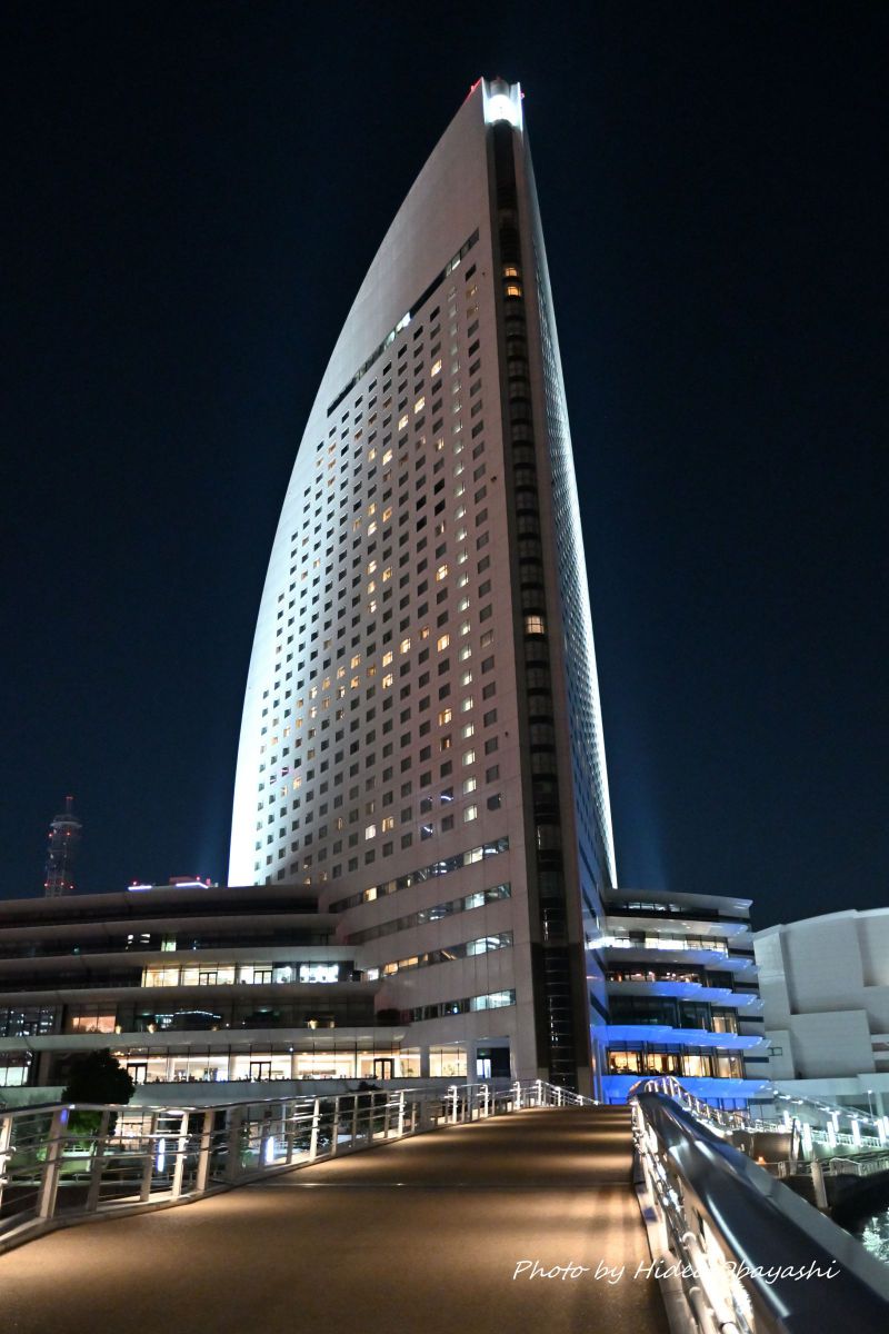 女神橋にて | GANREF