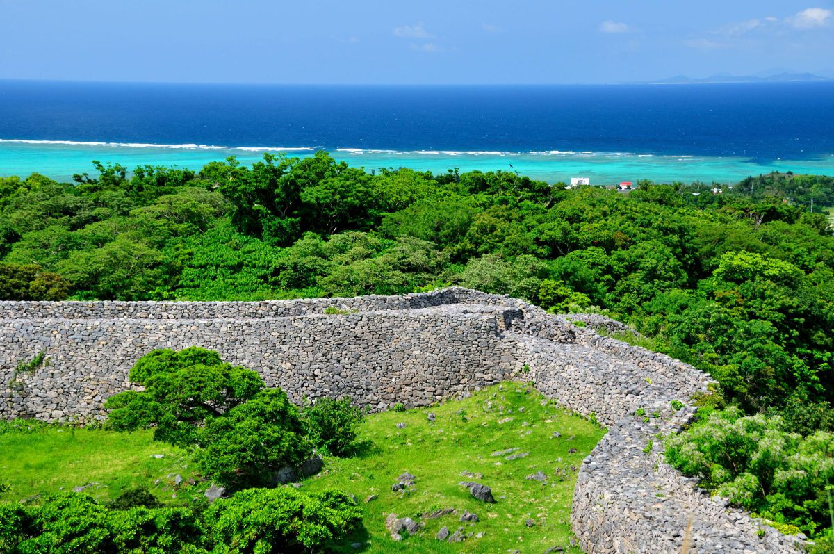 今帰仁城跡にて | GANREF