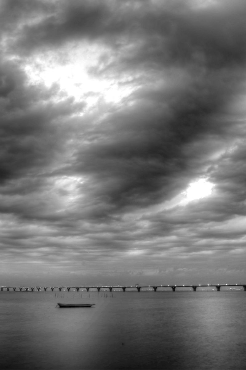 曇天に浮かぶ | GANREF