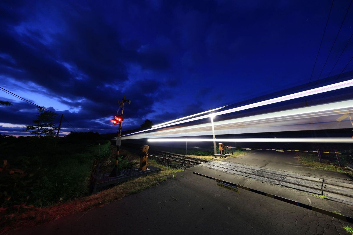 薄暮を行く | GANREF