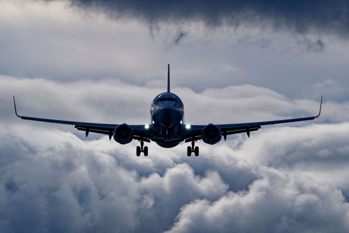 737 front view in the cloudy | GANREF