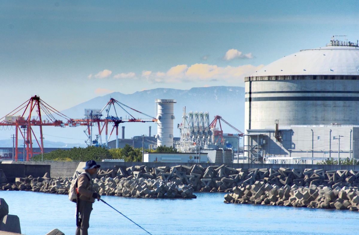 Angler over HeatPowerPlant | GANREF