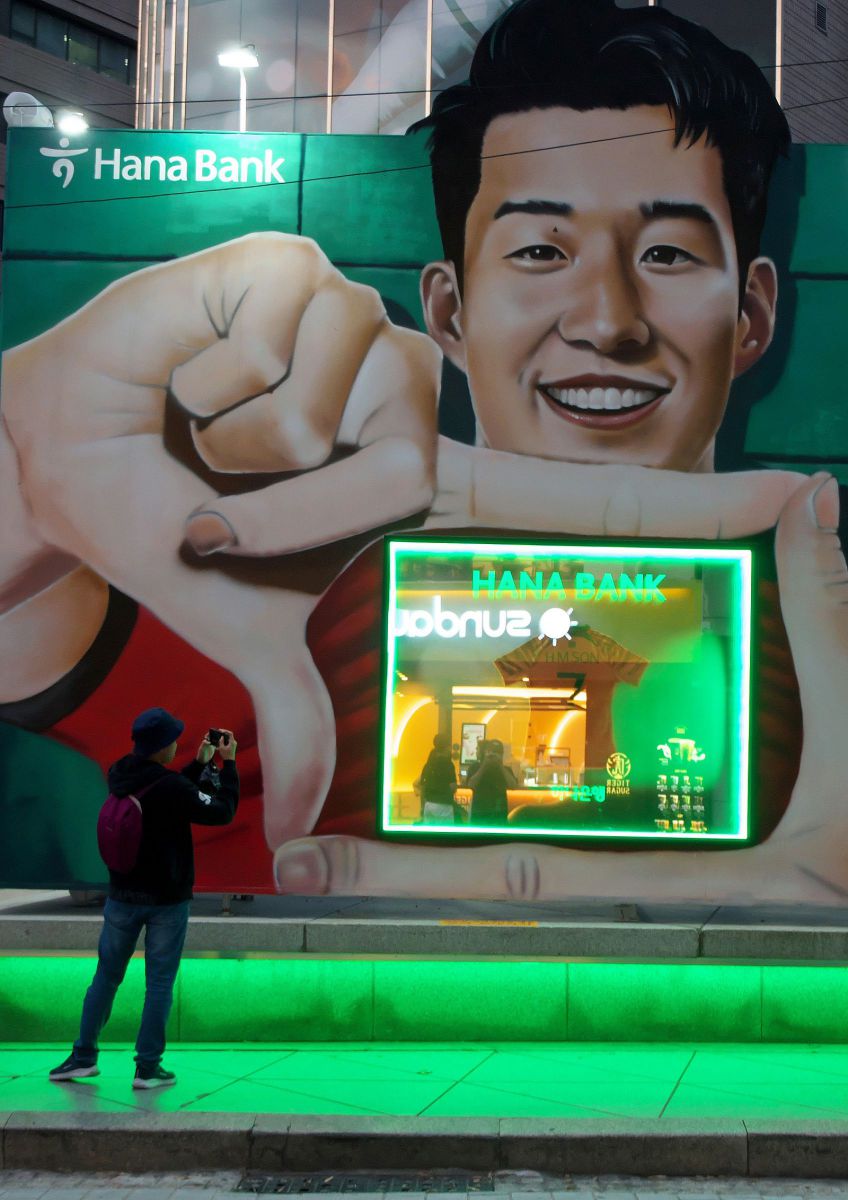 Decide on the composition. | GANREF