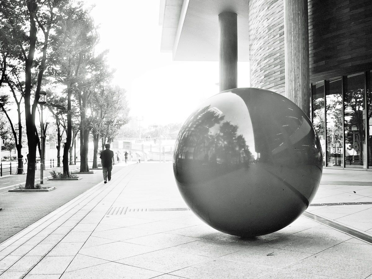 A ball appeared，suddenly | GANREF