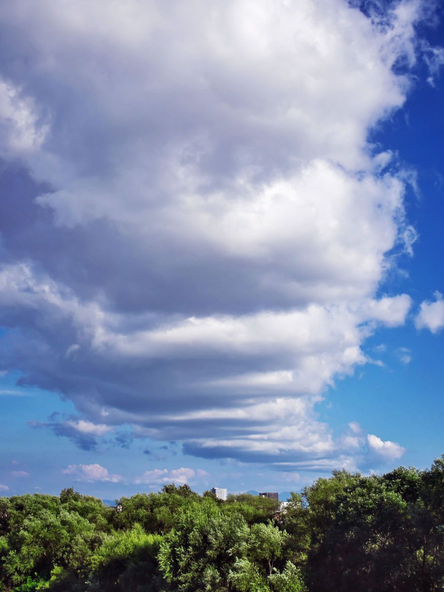 Trailing clouds | GANREF