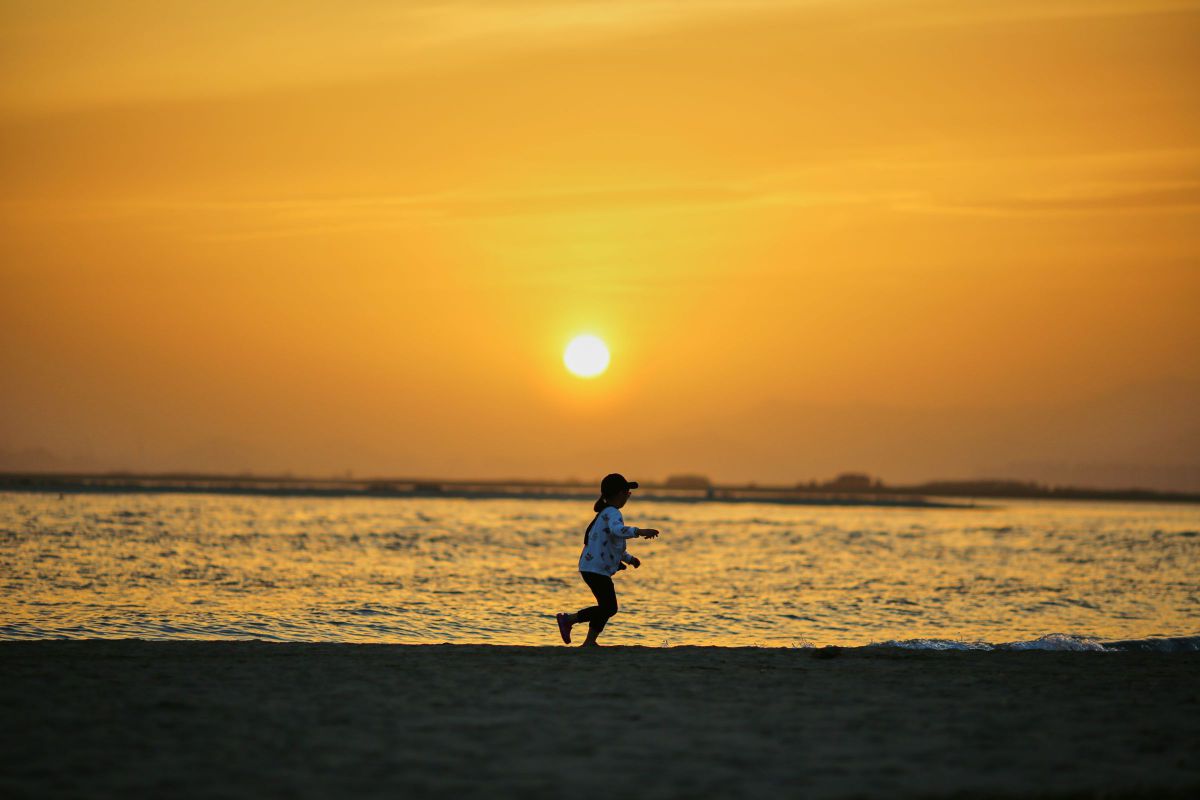 Sunset on the Dadaepo Beach | GANREF